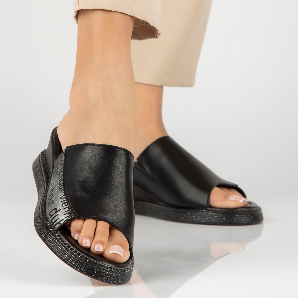 Papuc dama din piele naturala neagra cu talpa joasa 13331 – Superlative.ro